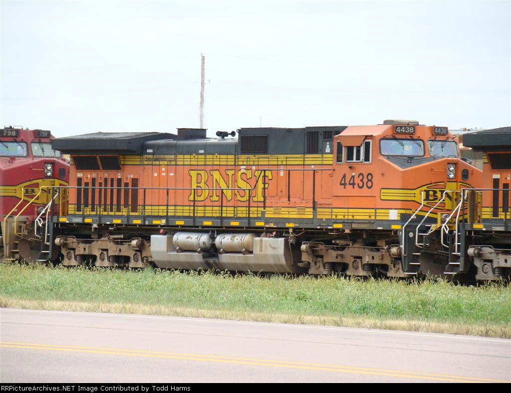 BNSF 4438